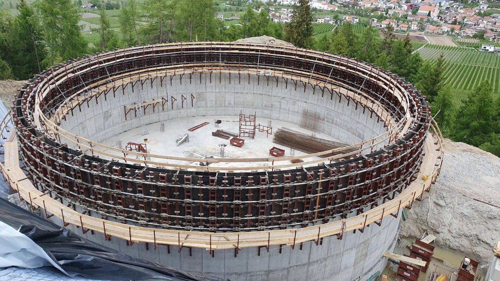 Rundschalung ORBIS – Flexibles System für runde Betonwände